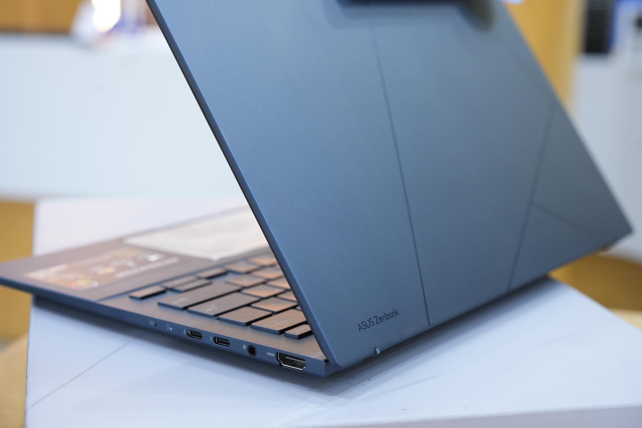 Asus Zenbook Q425 14 inch Oled - 2024| Laptop ASUS chính hãng | Mac24h